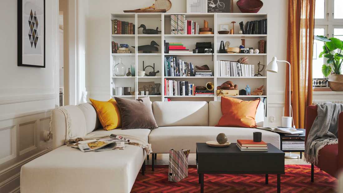 Exploring ways to arrange a living room integrated with a family room ...